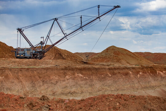 รูปภาพDragline – เลือกดูภาพถ่ายสต็อก เวกเตอร์ และวิดีโอ1,836 | Adobe Stock