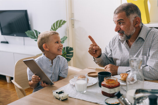 รูปภาพReviling – เลือกดูภาพถ่ายสต็อก เวกเตอร์ และวิดีโอ745 | Adobe Stock