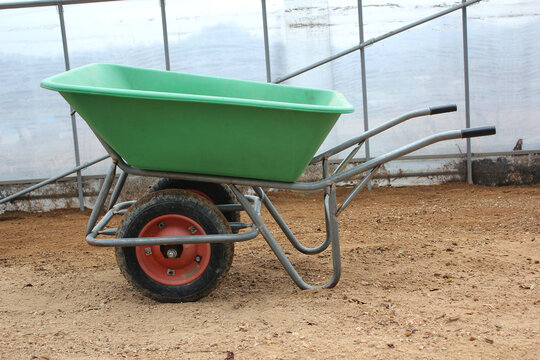 Handbarrow Bilder – Durchsuchen 525 Archivfotos, Vektorgrafiken und ...