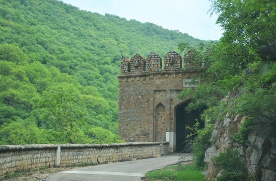 "Alwar Fort" - Images et vidéos libres de droits | Adobe Stock
