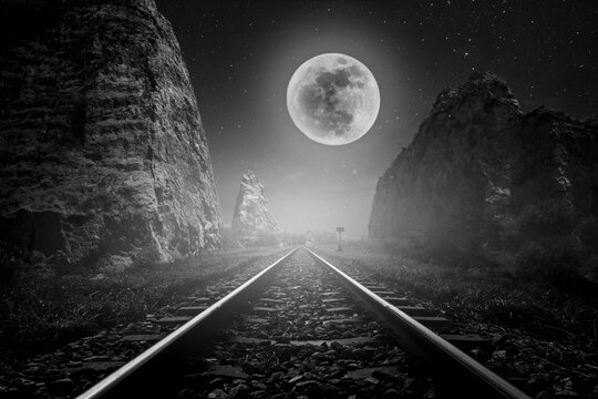 Mondbahn Bilder – Durchsuchen 4,058 Archivfotos, Vektorgrafiken und ...