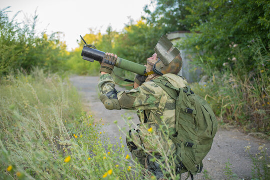 Bazooka bilder – Bläddra bland 2,962 stockfoton, vektorer och videor ...