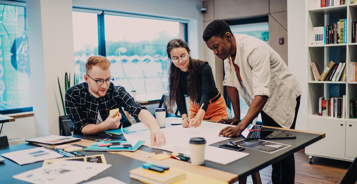 Associate Images – Browse 2,165,382 Stock Photos, Vectors, and Video ...