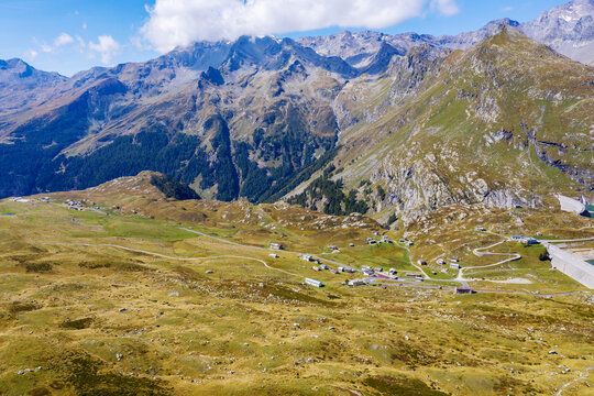Splügenpass Bilder – Durchsuchen 858 Archivfotos, Vektorgrafiken und ...