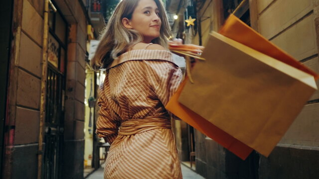 "Shopping Woman" Bilder – Durchsuchen 1,294 Archivfotos, Vektorgrafiken ...