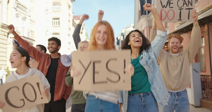 Obrázky Protester – procházejte fotografie, vektory a videa 67,576 ...