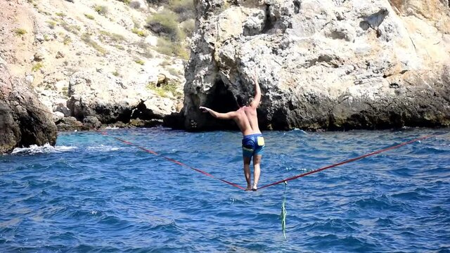 Slack-Line Images – Parcourir 101 le catalogue de photos, vecteurs et ...