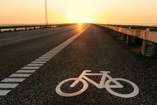 Fahrbahn bilder – Bläddra bland 24,558 stockfoton, vektorer och videor ...
