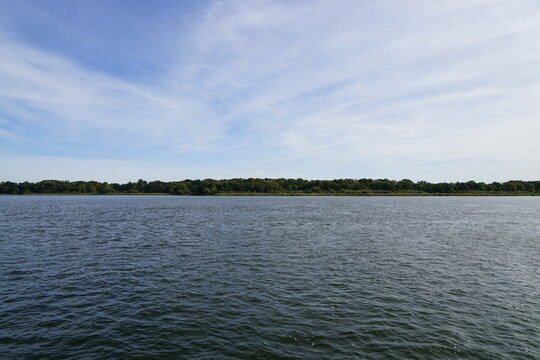 Wasserlandschaft bilder – Bläddra bland 6,301 stockfoton, vektorer och ...
