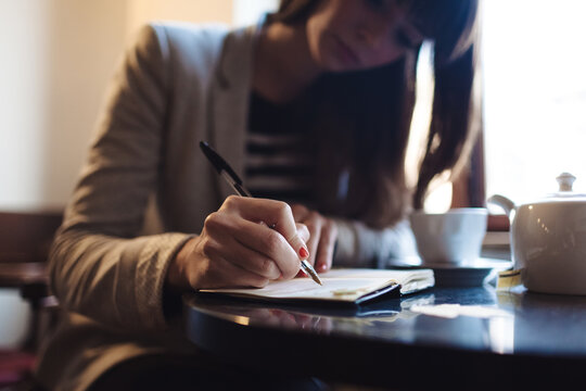 Imagens de Tappig – Explore Fotografias do Stock, Vetores e Vídeos de ...