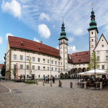 รูปภาพWirtschaftsraum – เลือกดูภาพถ่ายสต็อก เวกเตอร์ และวิดีโอ520 ...