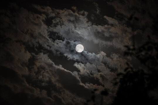 "Cloudy Night Sky"-Bilder: Stock-Fotos & -Videos. | Adobe Stock
