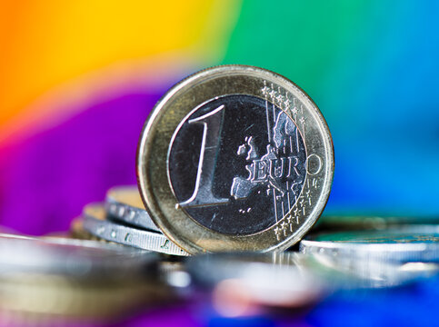 Afbeeldingen over "One Euro" – Blader in stockfoto's, vectoren en video ...