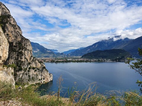 Wassertrum Bilder – Durchsuchen 255 Archivfotos, Vektorgrafiken und ...