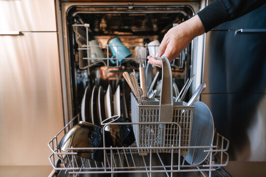Dishwasher Job Bilder – Durchsuchen 22,835 Archivfotos, Vektorgrafiken ... Dishwasher Job Bilder – Durchsuchen 22,835 Archivfotos, Vektorgrafiken ...