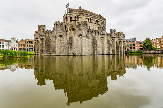 Gravensteen bilder – Bläddra bland 1,519 stockfoton, vektorer och ...