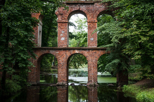 「Akwedukt」の写真素材 | 467件の無料イラスト画像 | Adobe Stock