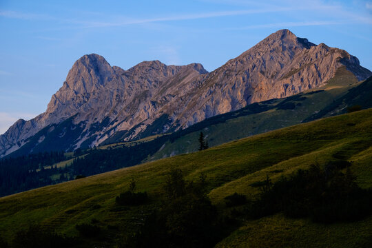 Bergland bilder – Bläddra bland 7,123 stockfoton, vektorer och videor ...