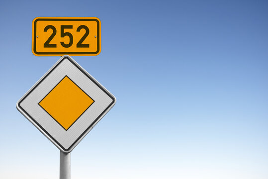 「252」の画像 - 861 件の Stock 写真、ベクターおよびビデオ | Adobe Stock