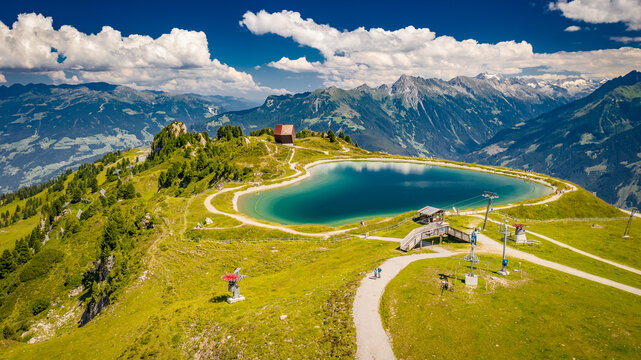 Finkenberg Bilder – Durchsuchen 2,234 Archivfotos, Vektorgrafiken und ...