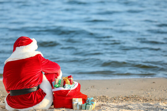 Santa Sitting Back Images – Browse 2,949 Stock Photos, Vectors, and ...