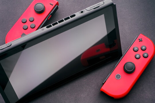 "Nintendo Switch"-Bilder: Stock-Fotos & -Videos. | Adobe Stock