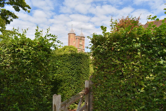 Sissinghurst Images – Browse 110 Stock Photos, Vectors, and Video ...