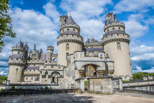 Machicoulis Bilder – Durchsuchen 2,331 Archivfotos, Vektorgrafiken und ...