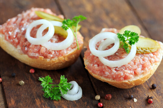 Schweinemett bilder – Bläddra bland 336 stockfoton, vektorer och videor ...