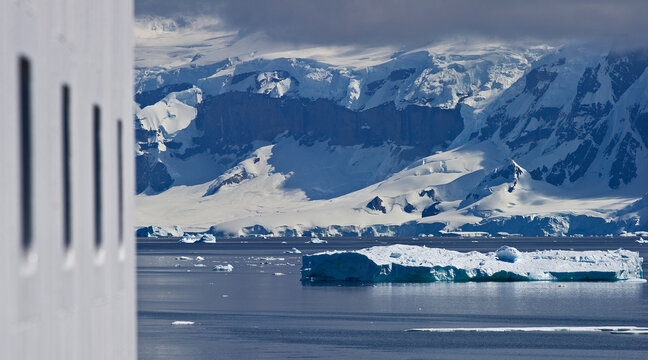 Ice-Covered bilder – Bläddra bland 4,283 stockfoton, vektorer och ...