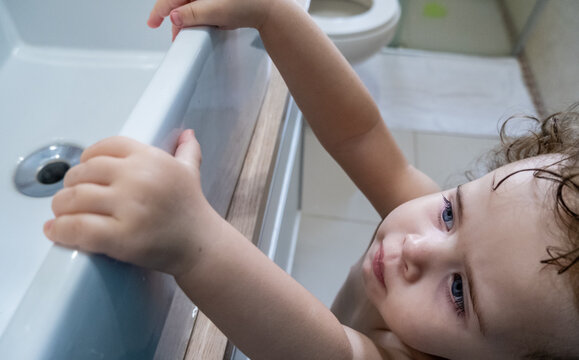 "Reaching Up" Bilder – Durchsuchen 473 Archivfotos, Vektorgrafiken und ...