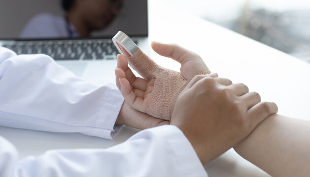 รูปภาพ"Broken Finger" – เลือกดูภาพถ่ายสต็อก เวกเตอร์ และวิดีโอ193 ...