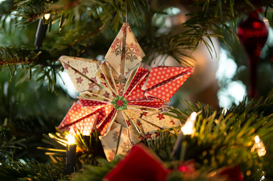 "Light Chain" Imagens – Procure 575 fotos, vetores e vídeos | Adobe Stock