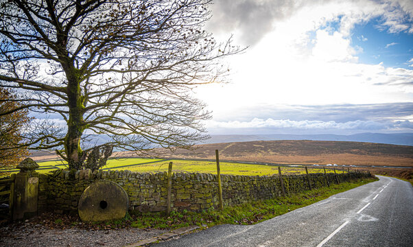 Afbeeldingen over Maalsteen – Blader in stockfoto's, vectoren en video ...