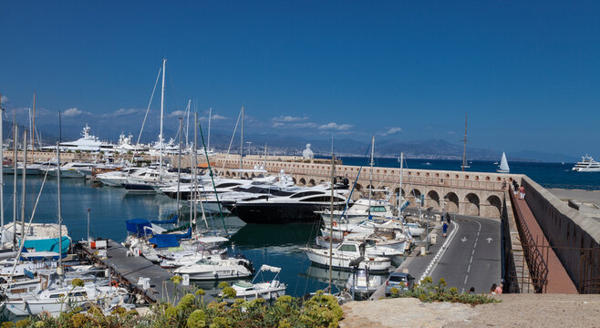 「Larboard」の画像 - 1,642 件の Stock 写真、ベクターおよびビデオ | Adobe Stock