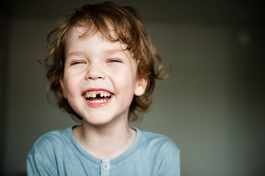 Milchgebiss Bilder – Durchsuchen 21,761 Archivfotos, Vektorgrafiken und ...