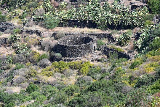 Pantelleria Immagini - Sfoglia 1,488 foto, vettoriali e video Stock ...