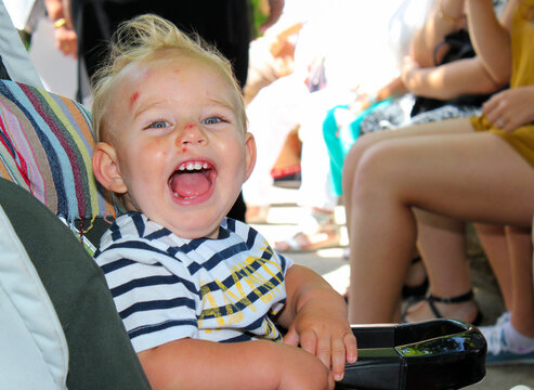 รูปภาพUproariously – เลือกดูภาพถ่ายสต็อก เวกเตอร์ และวิดีโอ488 | Adobe ...