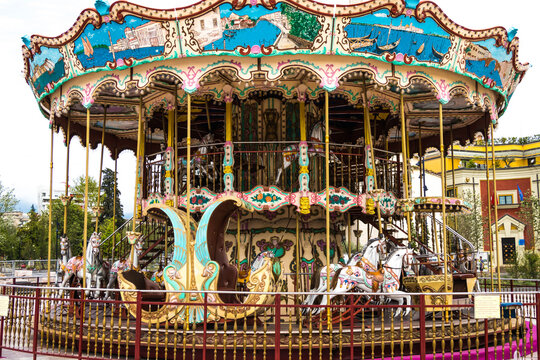 Karusell 이미지 – 찾아보기 844 스톡 사진, 벡터 및 비디오 | Adobe Stock
