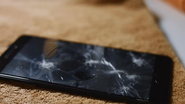 "Cracked Smartphone" Images – Browse 90 Stock Photos, Vectors, and ...