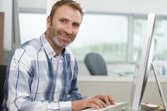 รูปภาพClerical – เลือกดูภาพถ่ายสต็อก เวกเตอร์ และวิดีโอ18,043 | Adobe Stock