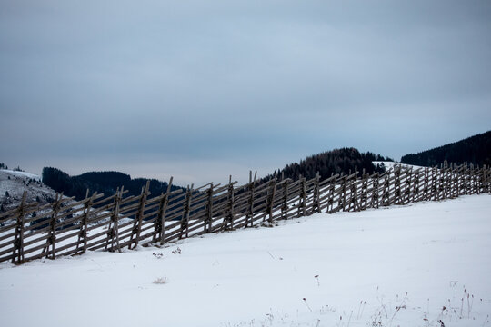 「Schneeverwehungen」の画像 - 399 件の Stock 写真、ベクターおよびビデオ | Adobe Stock