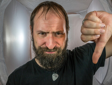 Disrespect Bilder – Durchsuchen 8,629 Archivfotos, Vektorgrafiken und Videos | Adobe Stock