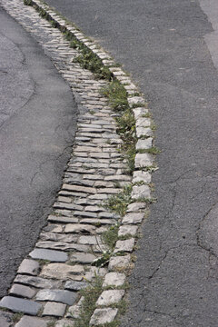 Rinnstein bilder – Bläddra bland 215 stockfoton, vektorer och videor ...