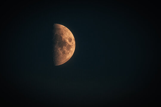 「Demi-Lune」の画像 - 219 件の Stock 写真、ベクターおよびビデオ | Adobe Stock