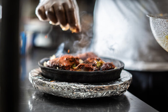 รูปภาพ"Sizzling Plate" – เลือกดูภาพถ่ายสต็อก เวกเตอร์ และวิดีโอ303 ...