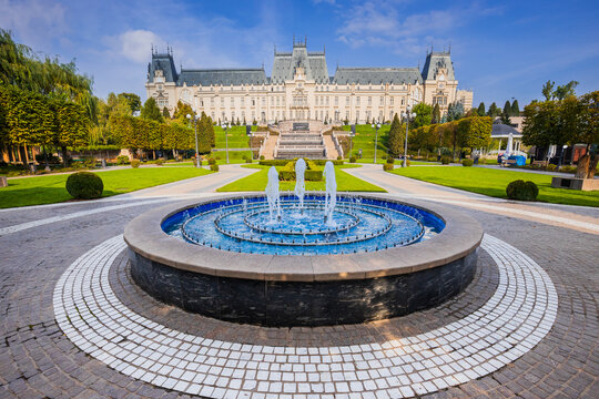 Iasi City View Of Culture Palace Images – Browse 315 Stock Photos ...