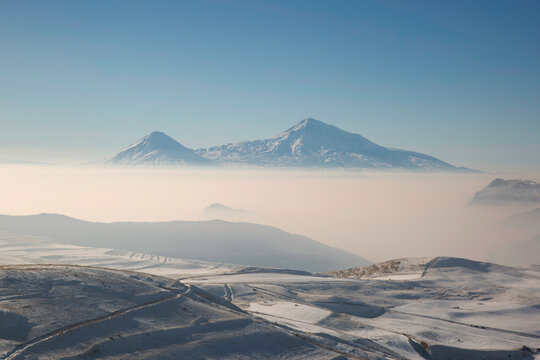"Agri Dagi" Bilder – Durchsuchen 8,737 Archivfotos, Vektorgrafiken und ...