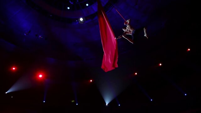 Acrobat Show Images – Browse 32,060 Stock Photos, Vectors, and Video ...