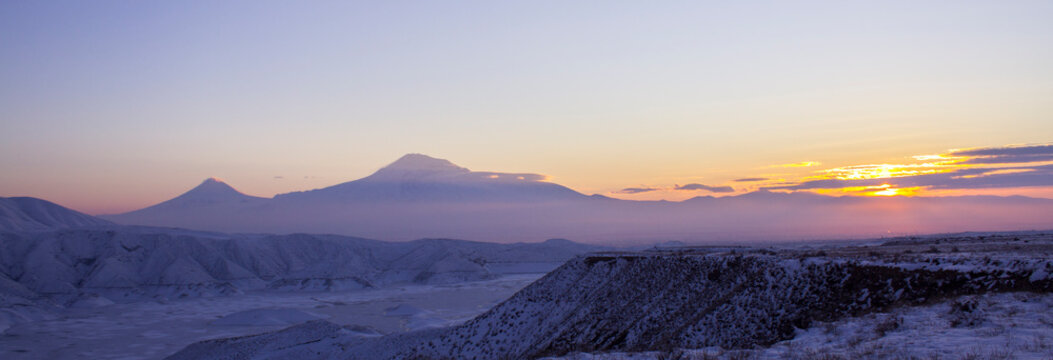 Afbeeldingen over "Agri Dagi" – Blader in stockfoto's, vectoren en ...
